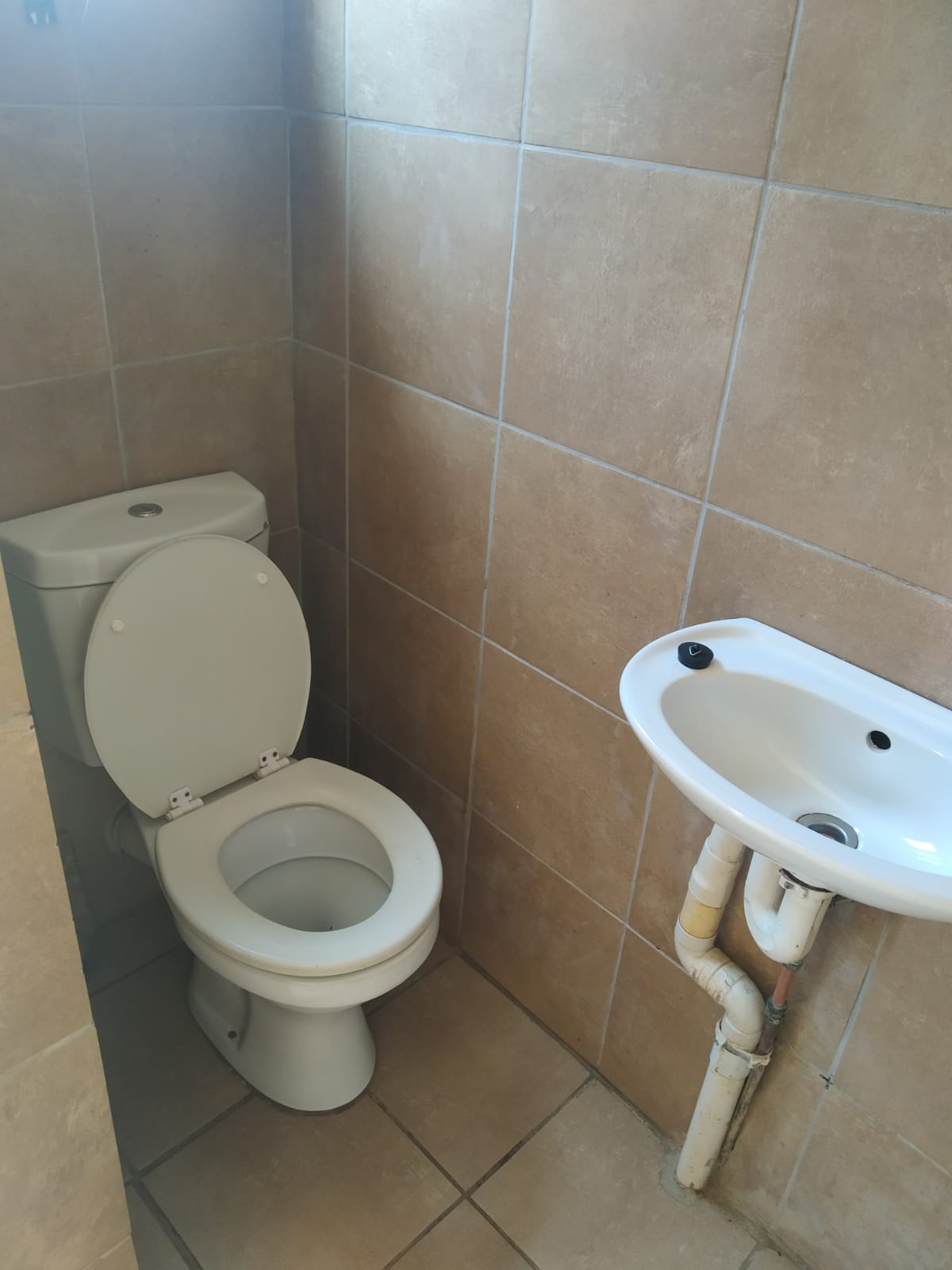 Room with Shower and toilet in RDP Ext 18, Mamelodi Far East. Pass ...