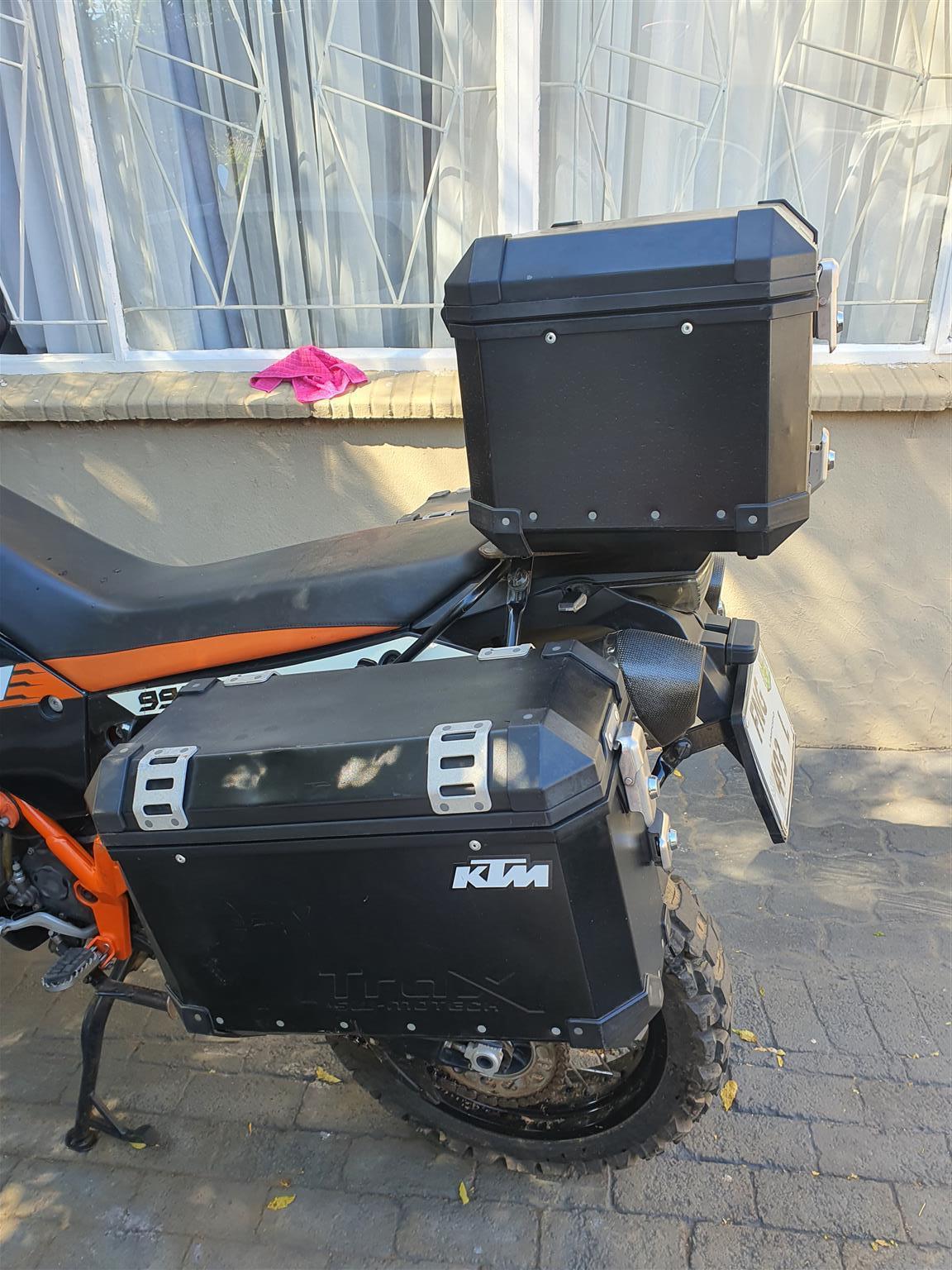 KTM 990/950 Adventure Top box and Panniers Boxes | Junk Mail