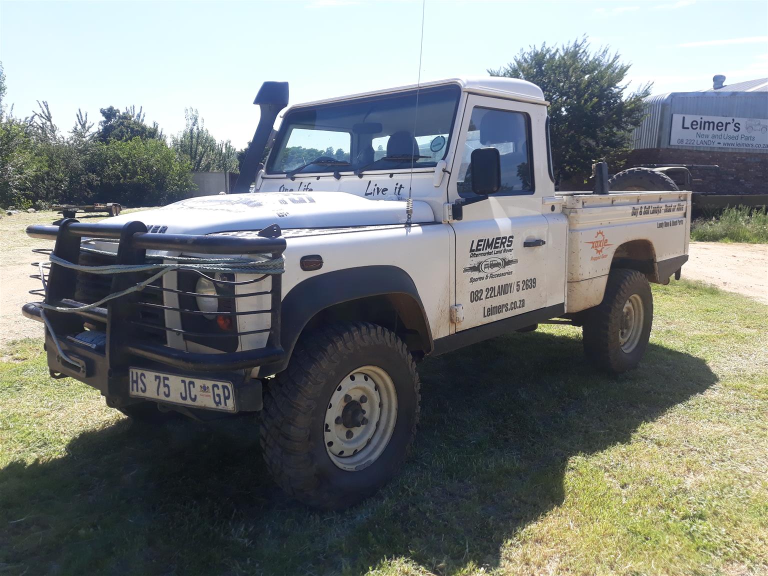 Land Rover Defender 110 – High Capacity Pick-Up | Junk Mail