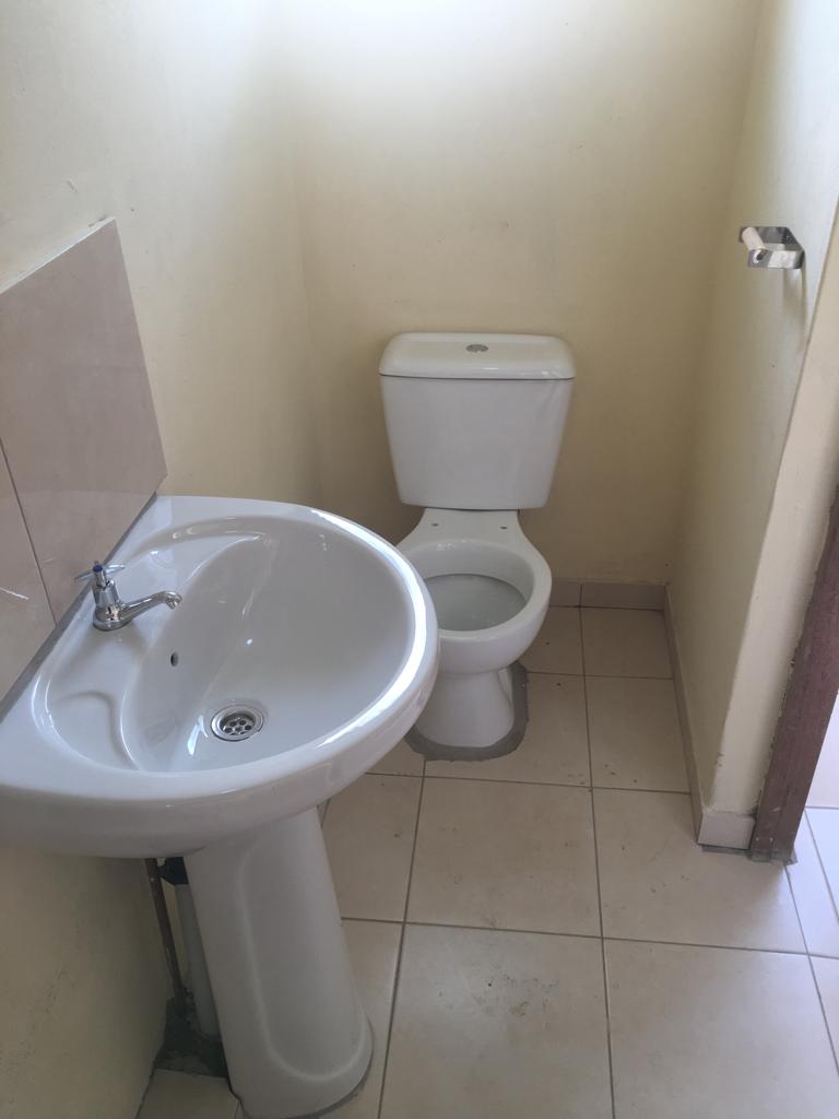 Bachelor Flat, Nazareth Pinetown. Ensuite Shower, Toilet, Kitchen Area ...