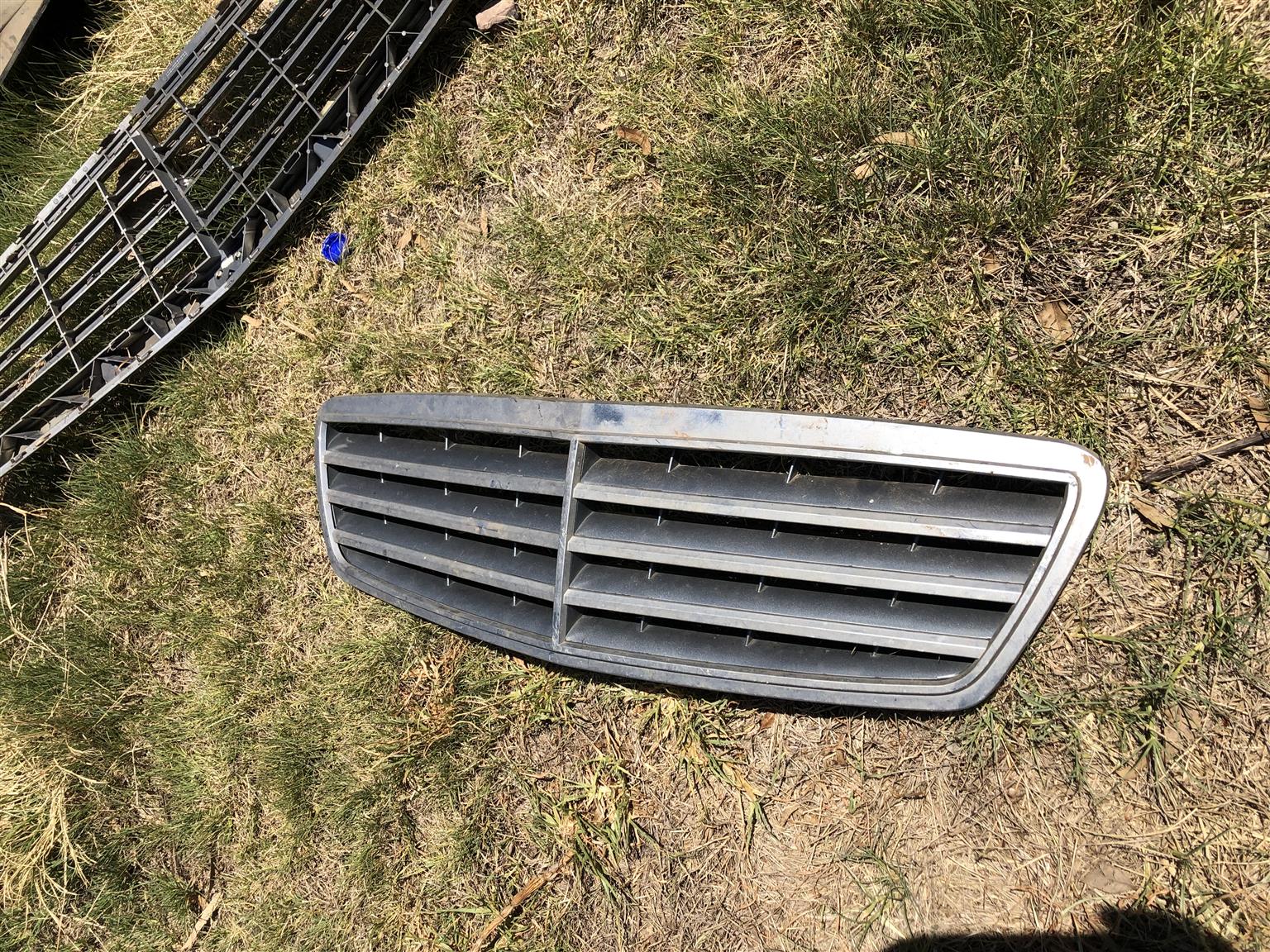Mercedes Benz w203 front grill | Junk Mail Marketplace