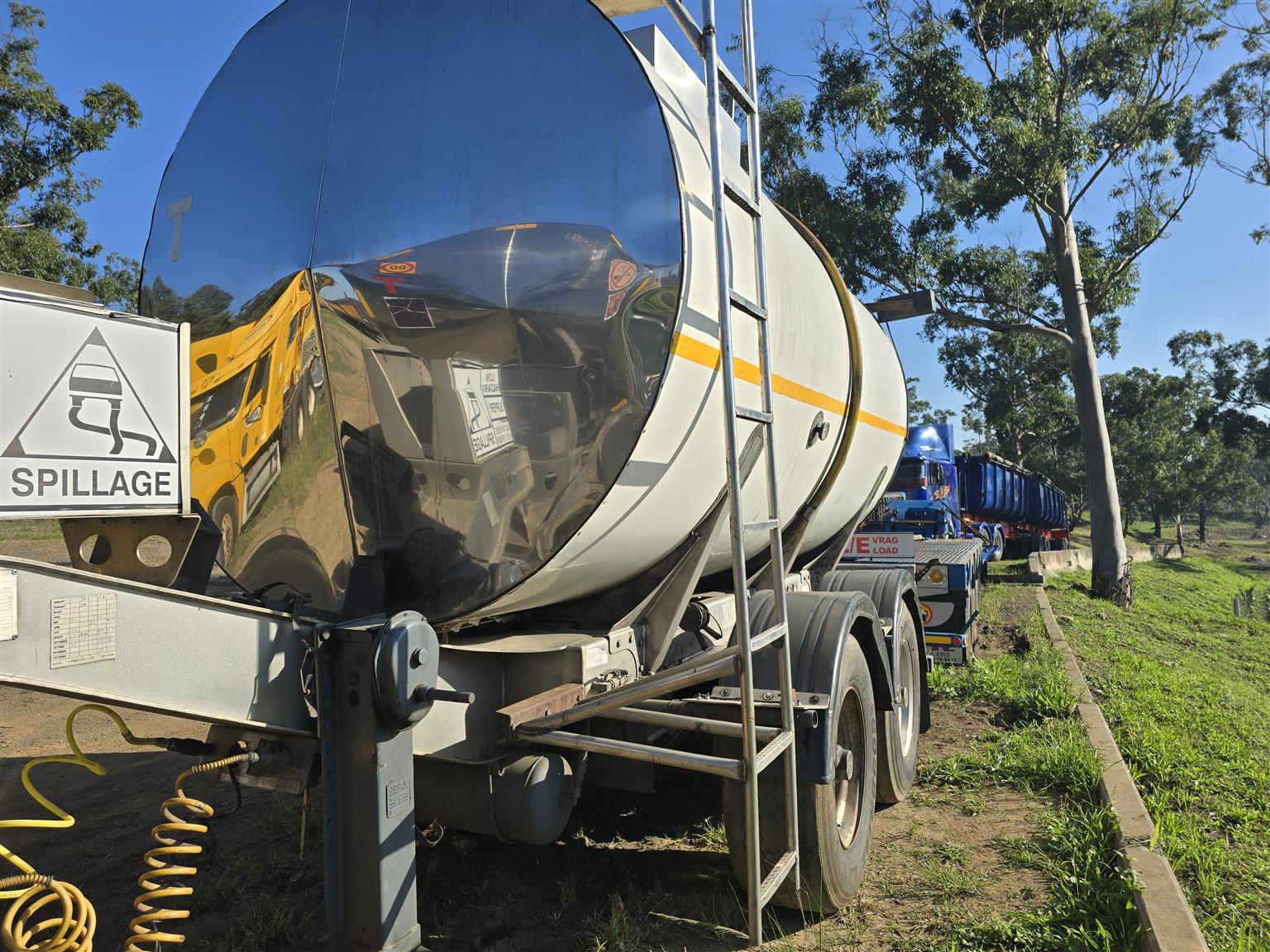 CA MULLER & PUP TANKER TRAILERS, 2013-AA3988 | Junk Mail