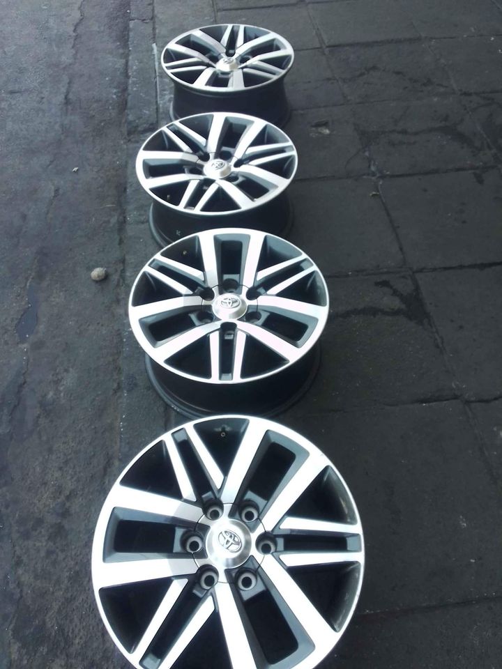 Toyota GD6 18 inches Mag wheel in excellent condition | Junk Mail ...