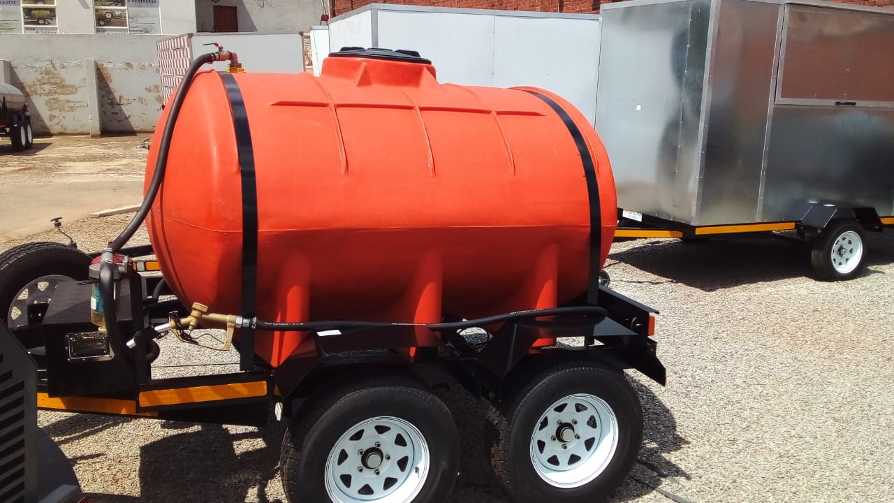 Tanker trailer 2500 liters Plastic | Junk Mail