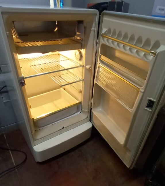 VINTAGE FUCHS-WARE REFRIGERATOR In working order and in very good ...