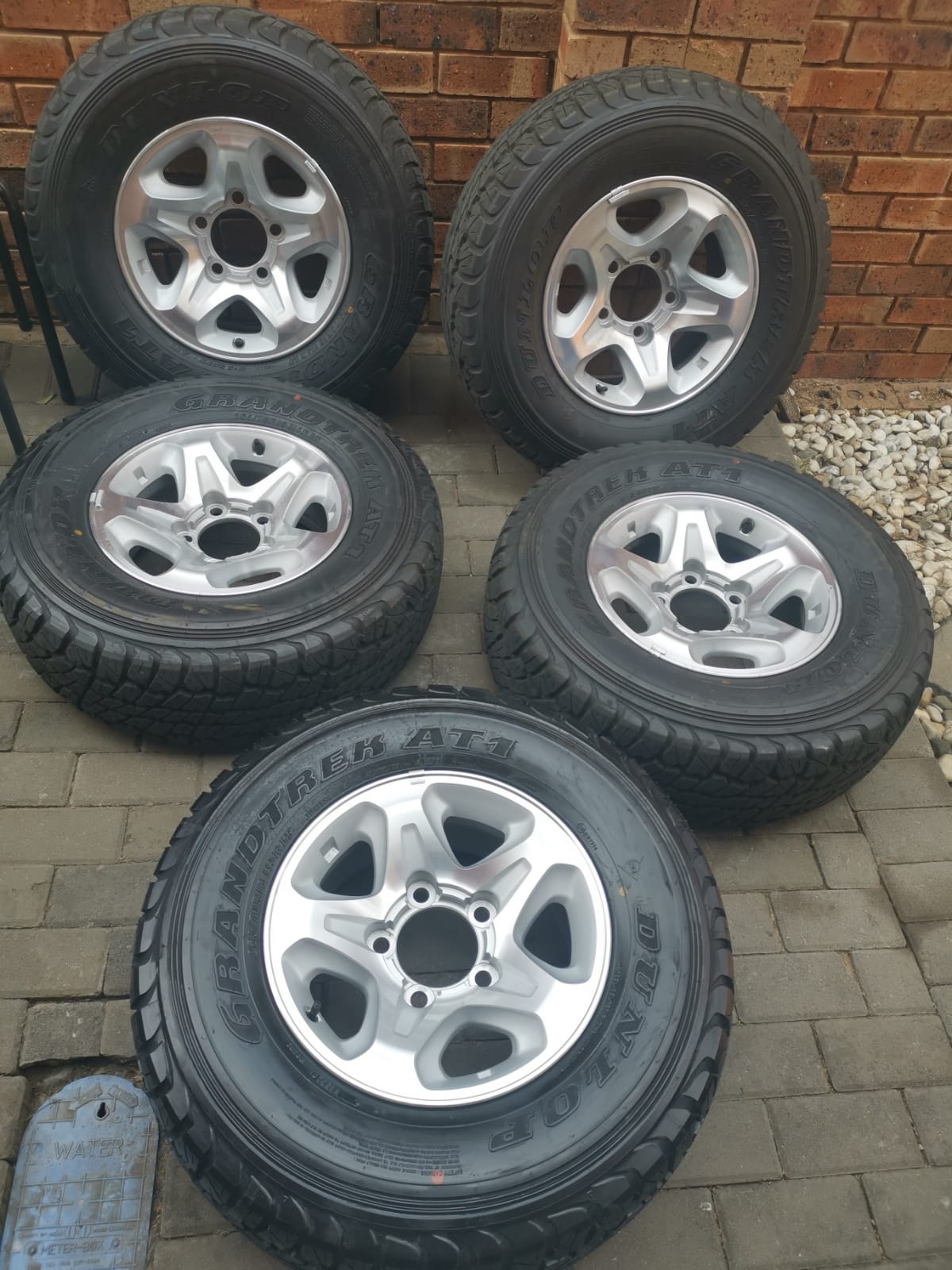 16inch Toyota Landcruiser original new mags with brand new 265/70/16 ...