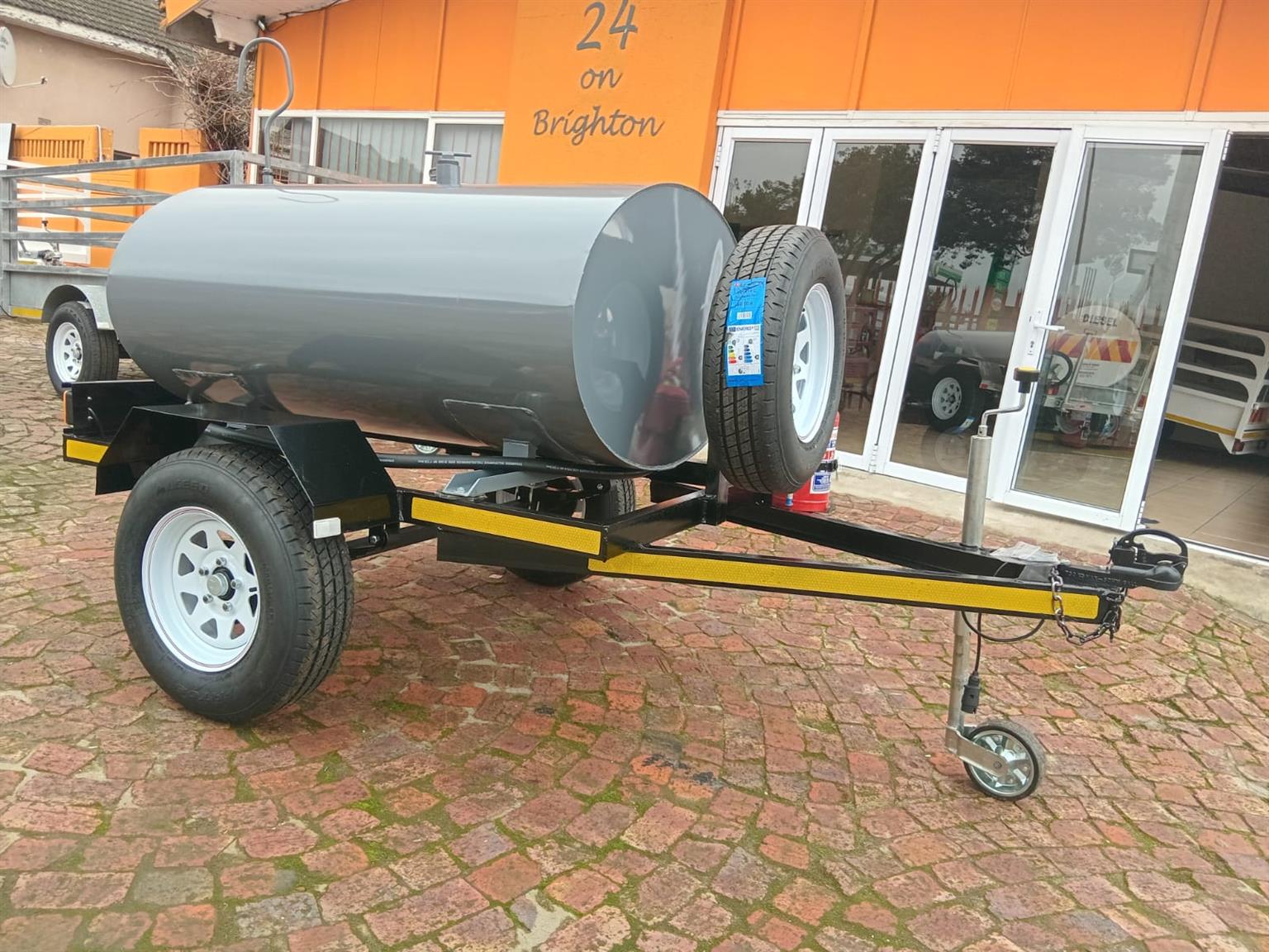 1000 Liter Diesel Mild Steel Tank/ Bowser/ Mini Tanker | Junk Mail ...