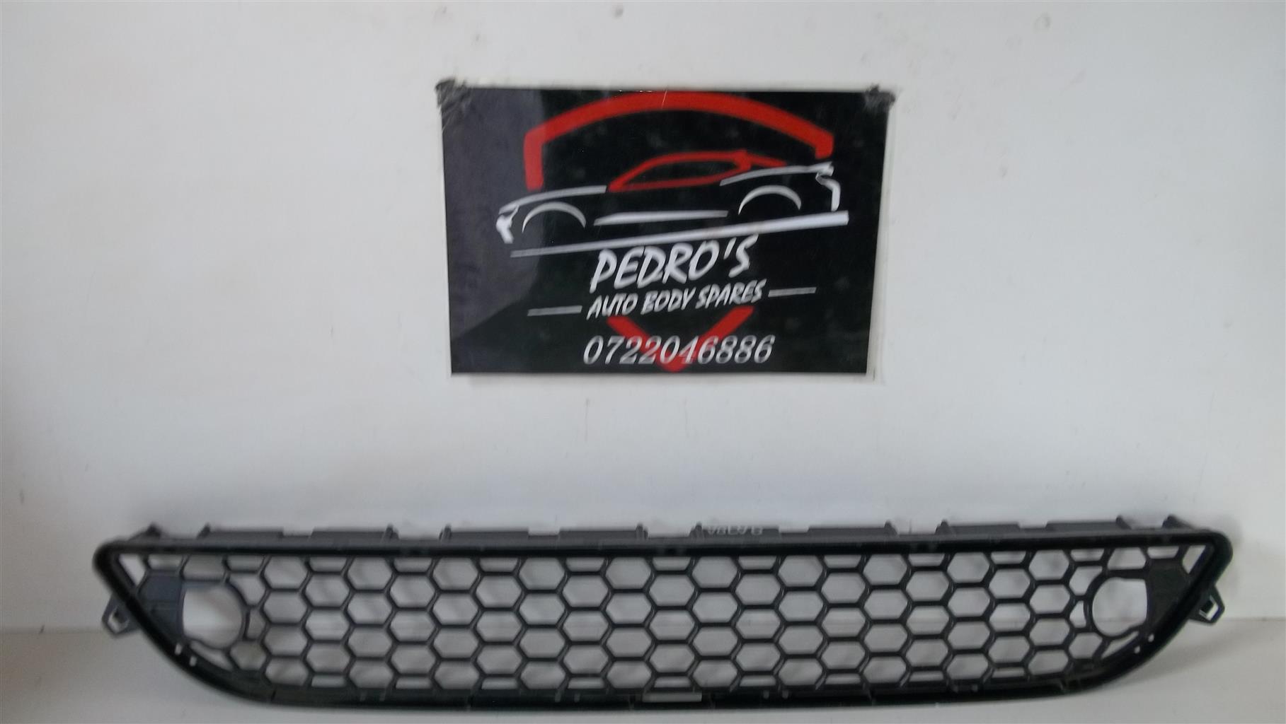 Used Volvo V60 front bumper grille for sale in Gauteng | Auto Mart