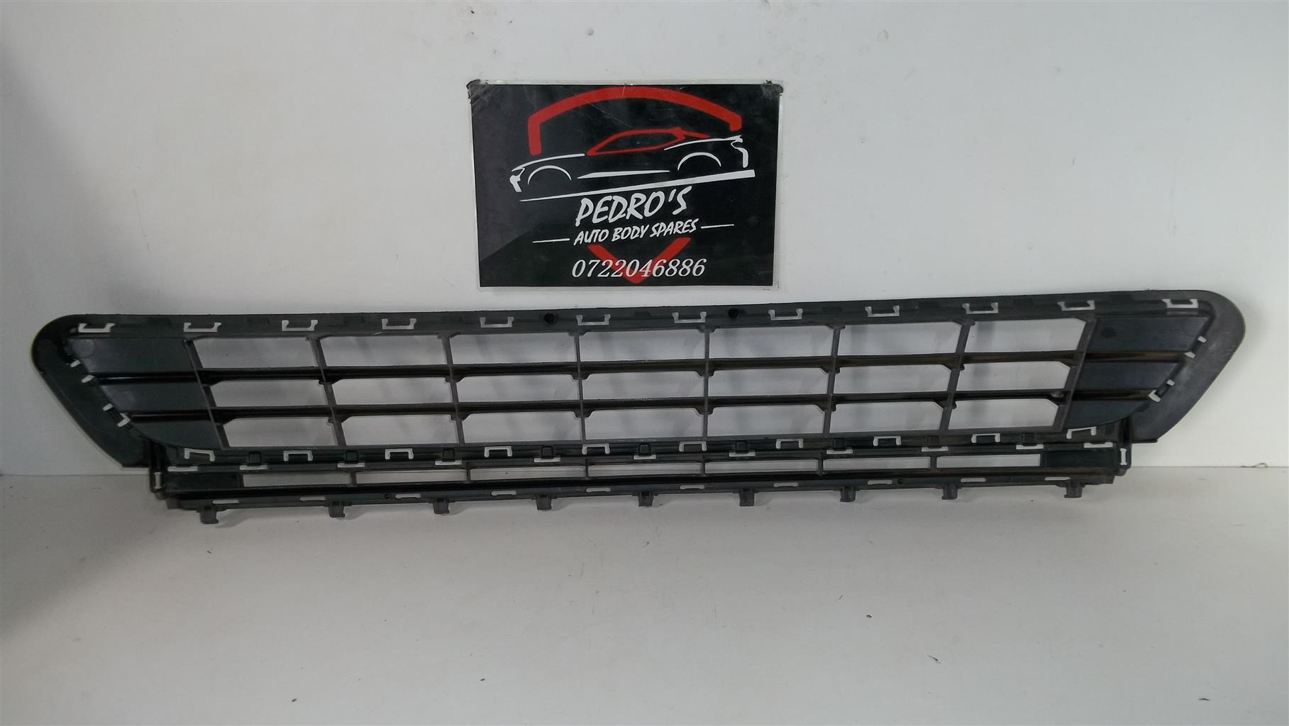 Used VW Golf 7 front bumper grille for sale in Gauteng | Auto Mart