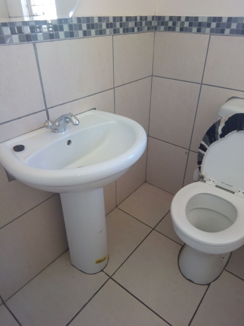 Two Bedroom Apartment to Rent in Kya Sands Estate/Bloubosrand. | Junk ...