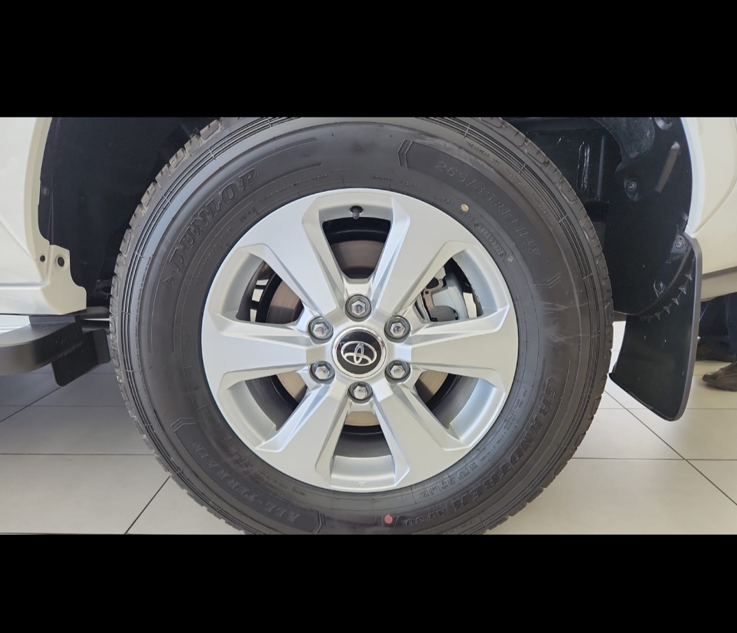 Toyota Land Cruiser GXR Mags + Tyres | Junk Mail