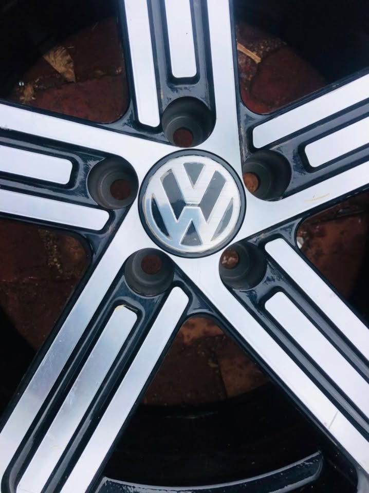 VW Golf 7 R line 17'' rim | Junk Mail Marketplace