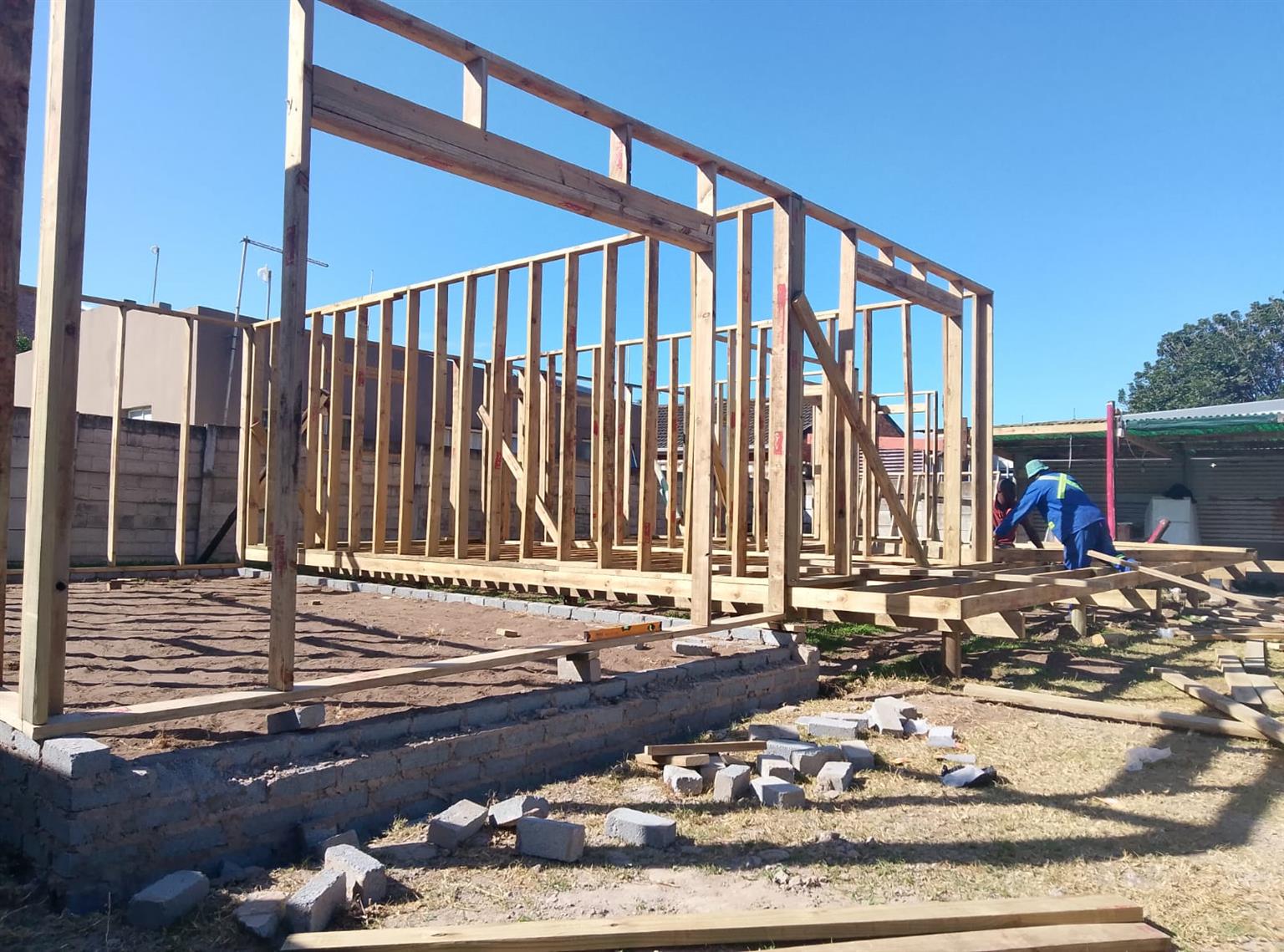 Nutec house and log cabin | Junk Mail Marketplace