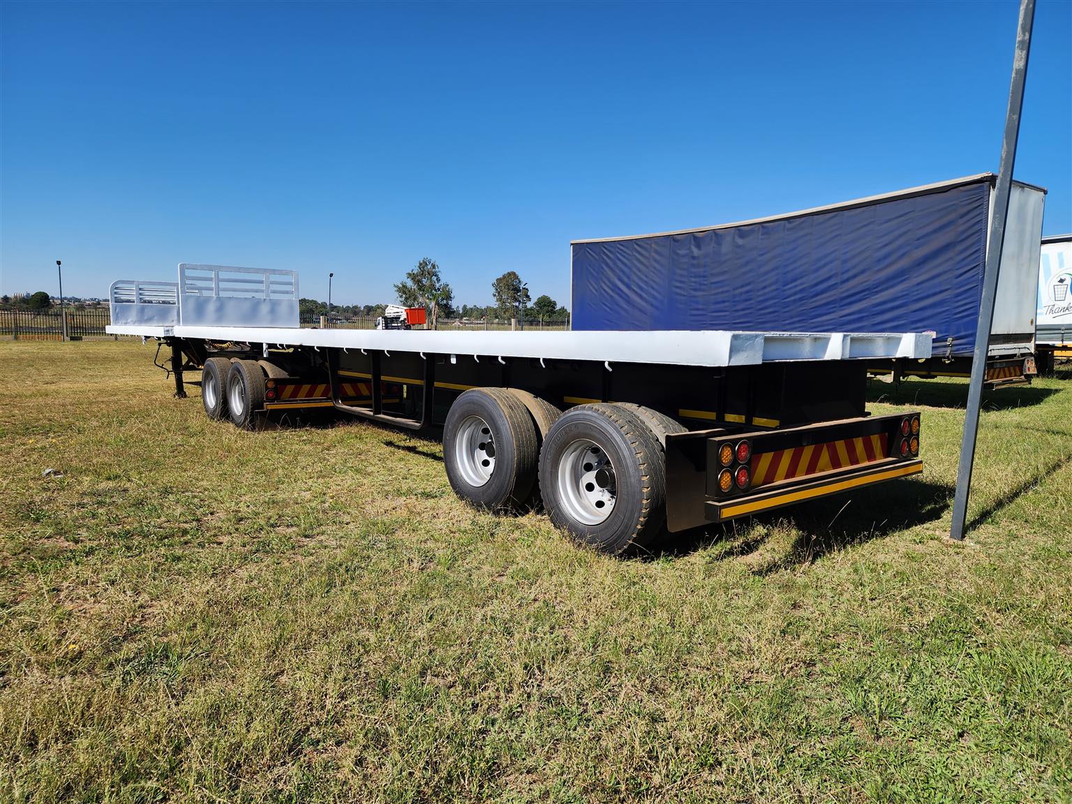 Henred Fruehauf Flat Deck Superlink Trailer | Junk Mail