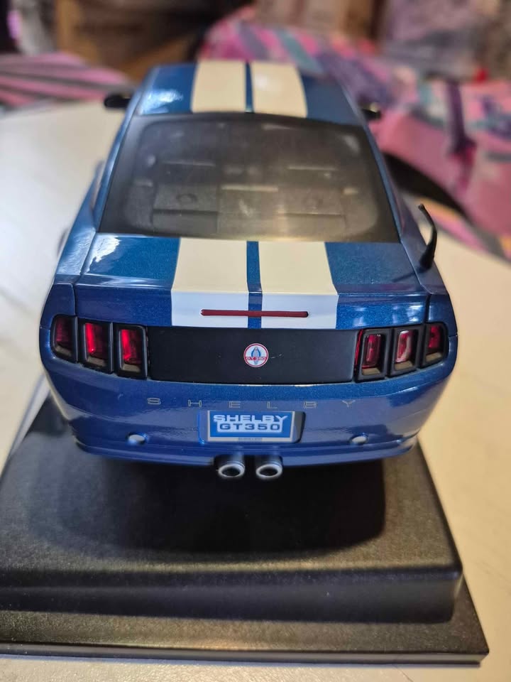 2011 Ford Shelby GT350, 1:18 scale die-cast model | Junk Mail Marketplace