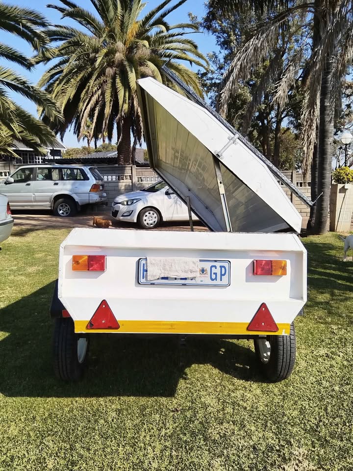 Venter Trailer. 6ft. Rubberized | Junk Mail Marketplace