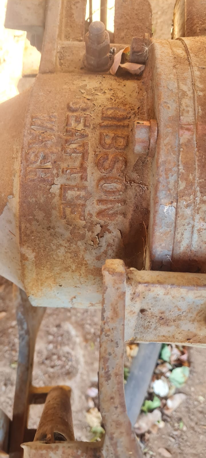 GIBSON MODEL D VINTAGE TRACTOR (COLLECTORS ITEM) N193 | Junk Mail