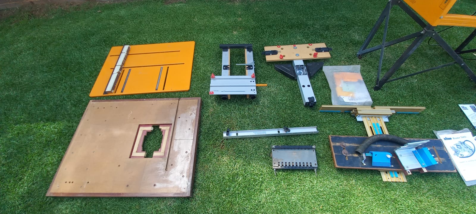 Triton Router table with the Router plus bits and Incra dove tale jigs ...