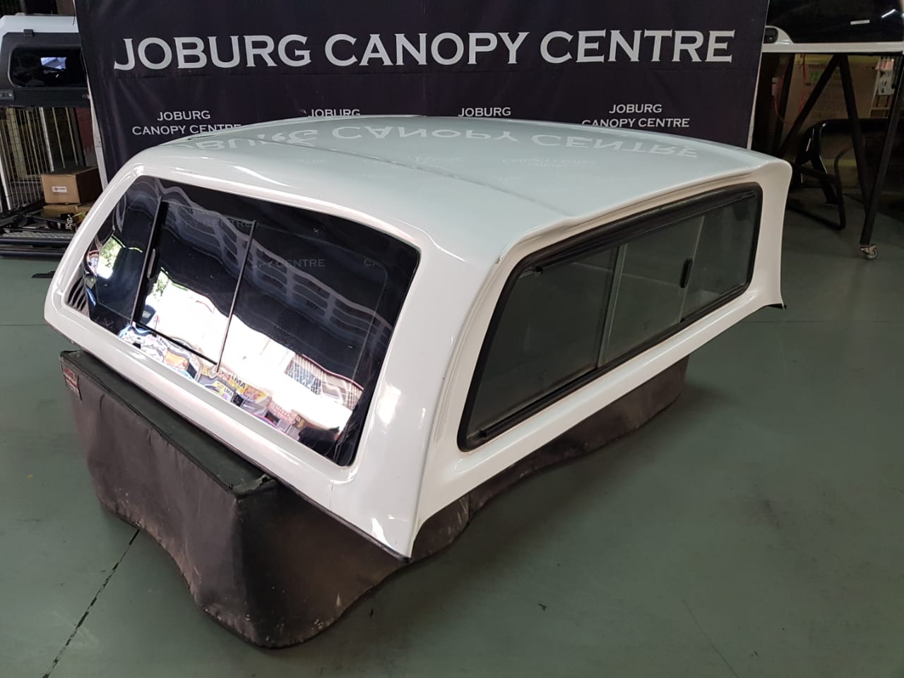 [3236] TOYOTA HILUX BEEKMAN EXECUTIVE CANOPY | Junk Mail