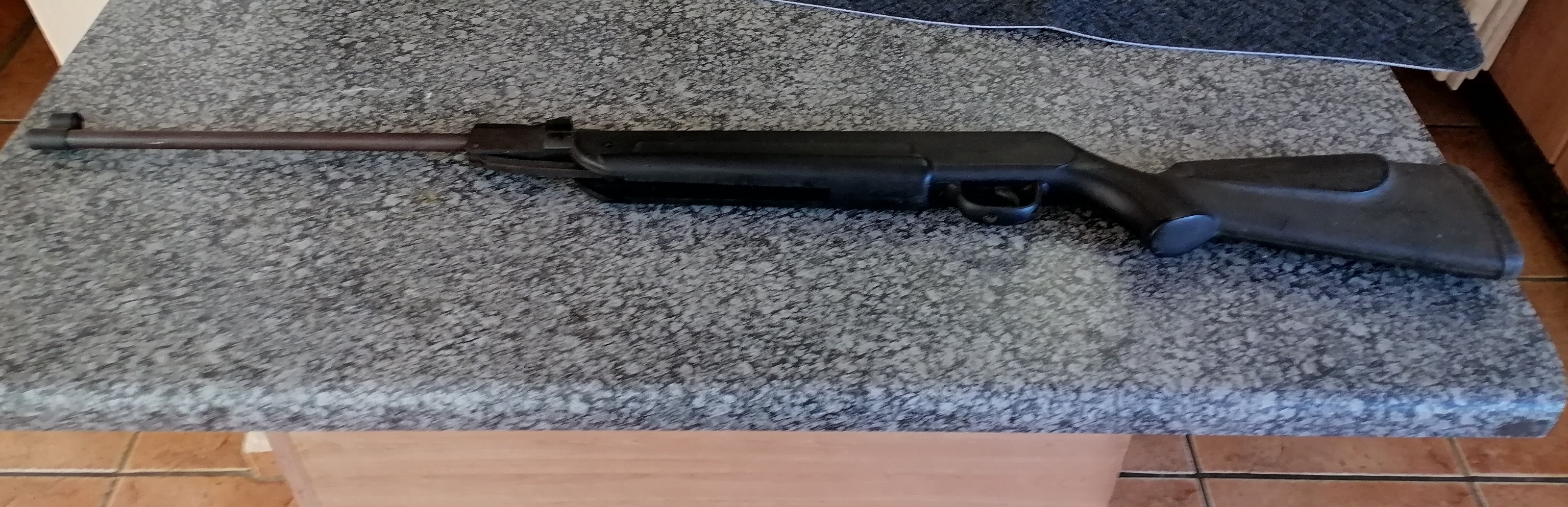 Windbuks / Pellet Gun Rifle | Junk Mail Marketplace