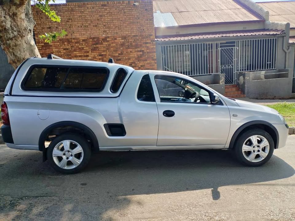 2006 OPEL CORSA BAKKIE 1.4 MANUAL TRANSMISSION IN EXCELLENT CONDITION ...