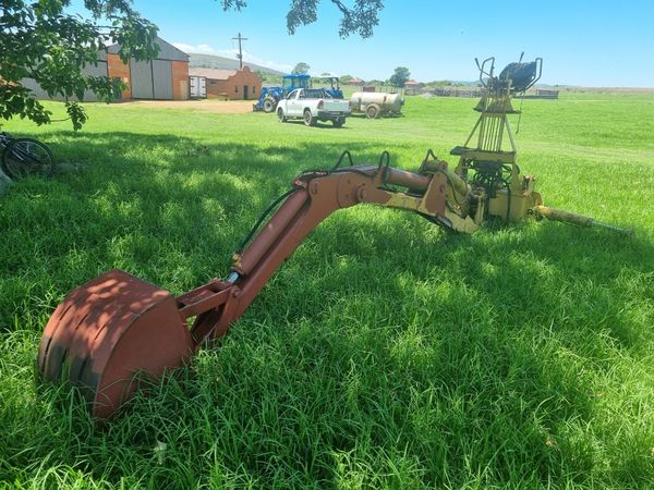 Cat 911 TLB Back Actor's Bucket and Frame | Junk Mail