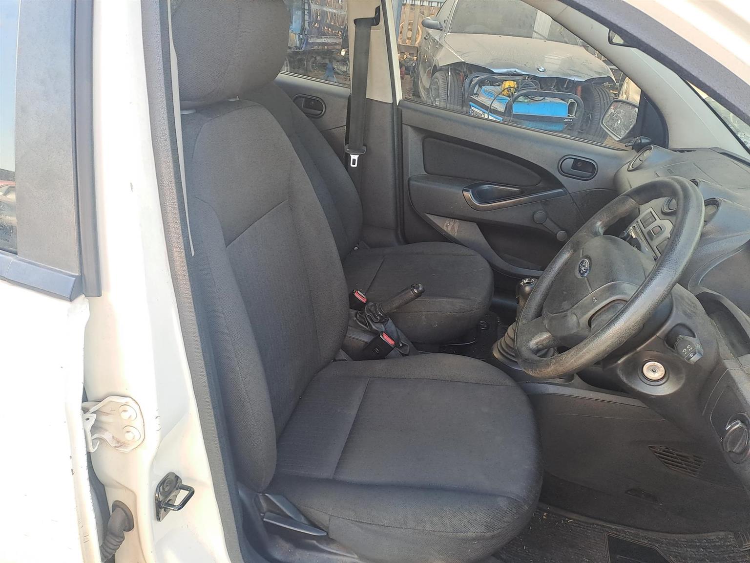 Ford Figo 1.4 Ambiente 5 Door Hatchback 2010-2015 Seat (set) | Junk ...