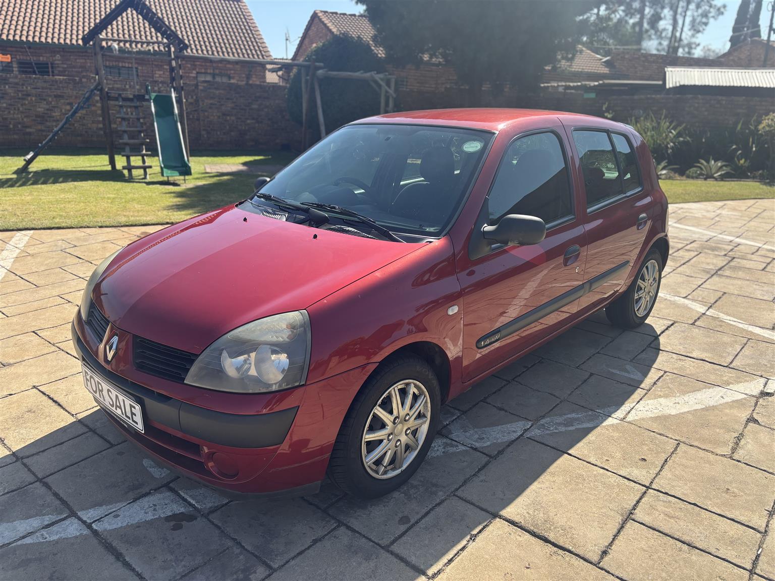 Renault Clio | Junk Mail Marketplace