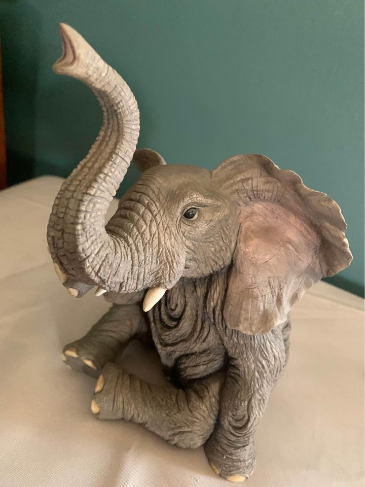 Paws crying baby elephant figurine | Junk Mail Marketplace