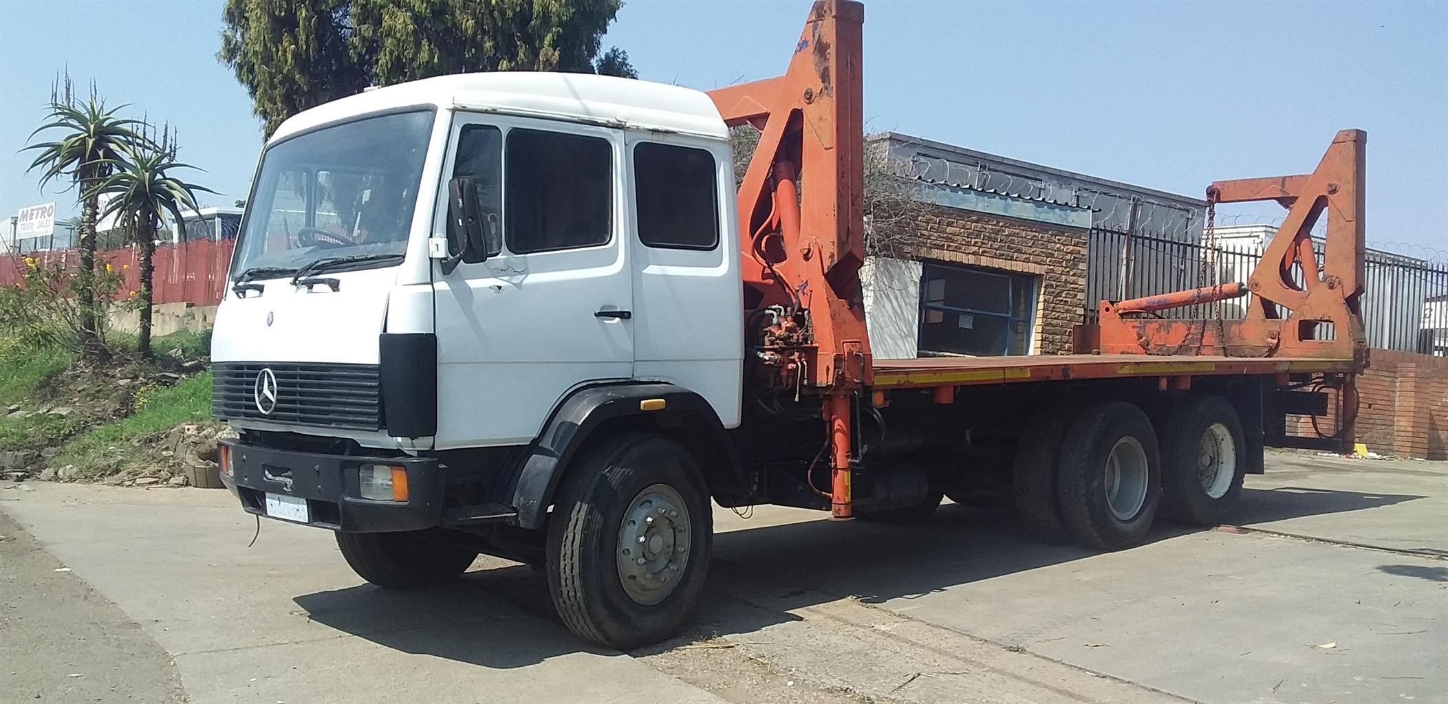 1992 MERCEDES BENZ ECONOLINER 16-23 CONTAINER LIFT | Junk Mail Marketplace
