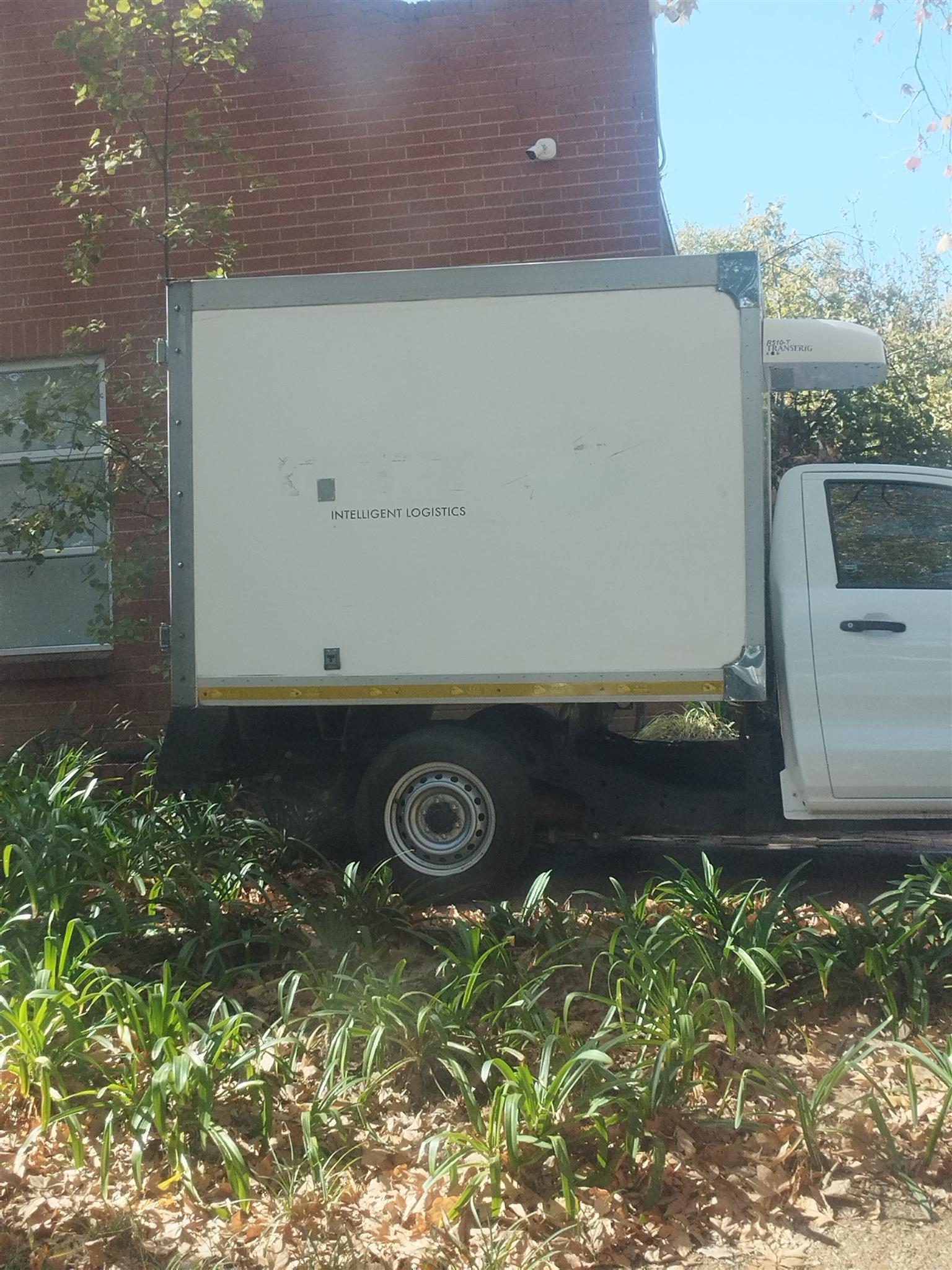 Refrigerated freezer box with complete transfrig set | Junk Mail ...