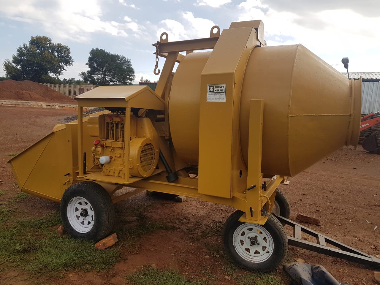 TURNER MORRIS CONCRETE MIXER AND HYDRAULIC DUMPER 2 CYL | Junk Mail ...