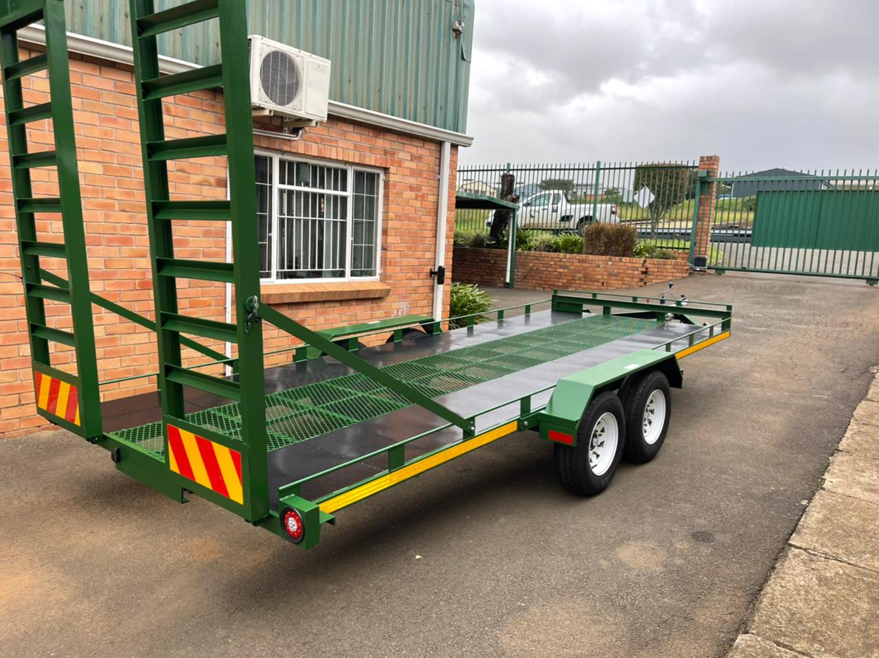 FLAT DECK / CAR TRAILER (CUSTOM-BUILT) | Junk Mail