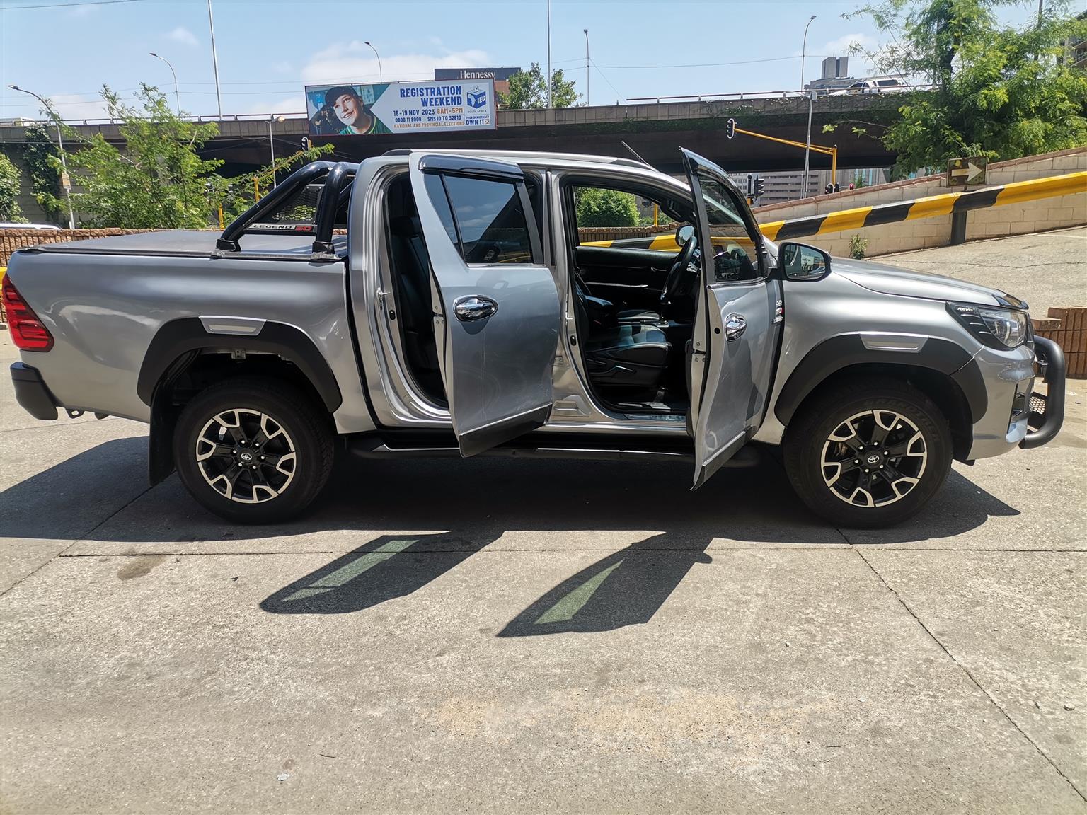 2019 Toyota Hilux Legend50 2.8 Auto GD6 DoubleCab Bakkie Raider Reverse ...