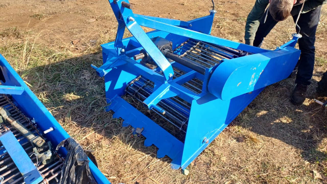 New Single Row Potato Lifter/ Harvester 0.9m wide mouth For Sale | Junk ...