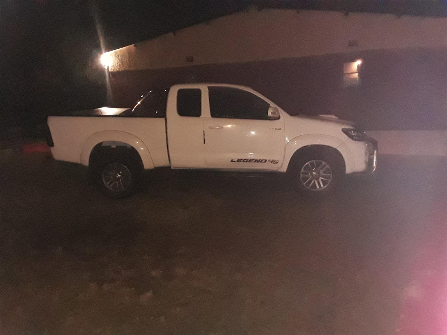 Toyota hilux legend 45 super cap white | Junk Mail