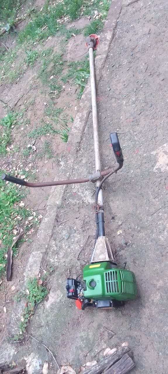 Celling Bush Cutter Active 2 Stroke 49cc Petrol Heavy duty working 1300 ...