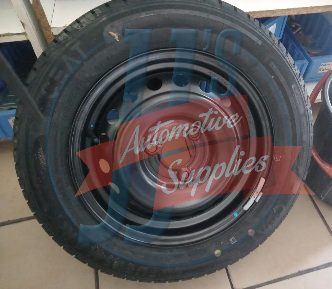 Renault Kwid Steel Rim With Tyre For Sale | Junk Mail Marketplace