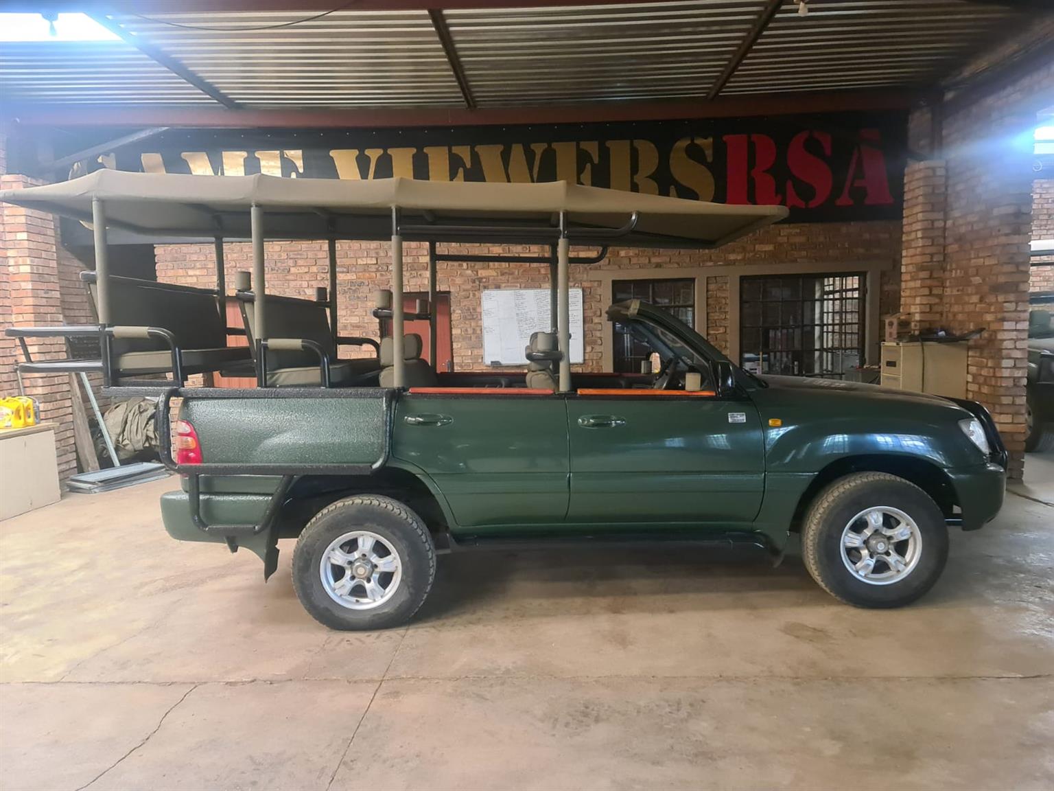 100 Series Land Cruiser Game Viewer for sale | Junk Mail