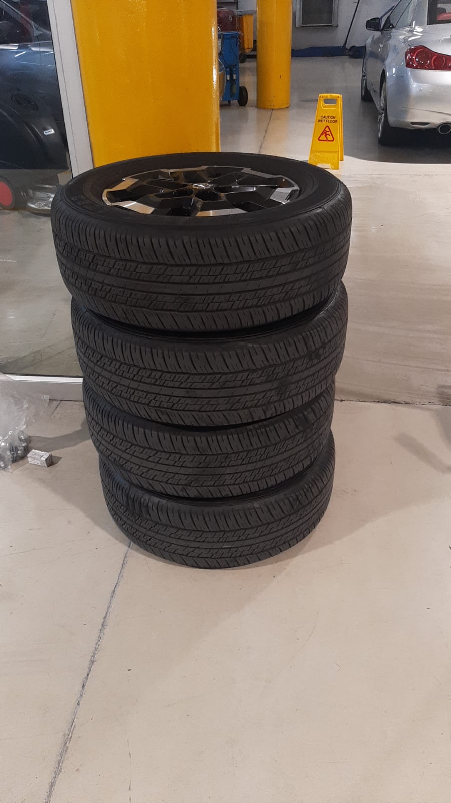 Nissan Navara 18" original mags with 255/60/18 tyres set | Junk Mail