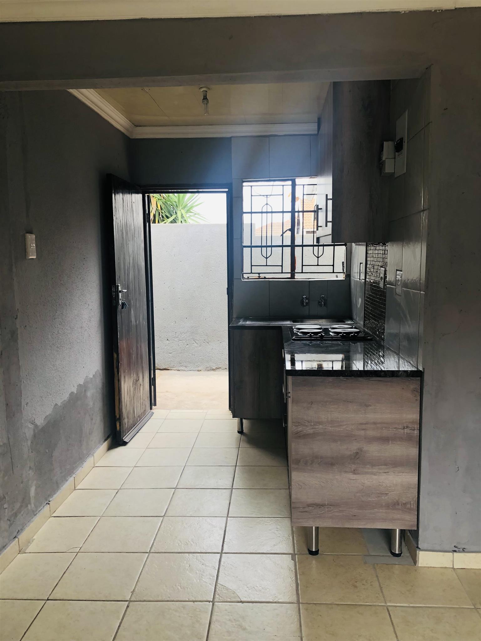 Bachelor room to rent | Junk Mail