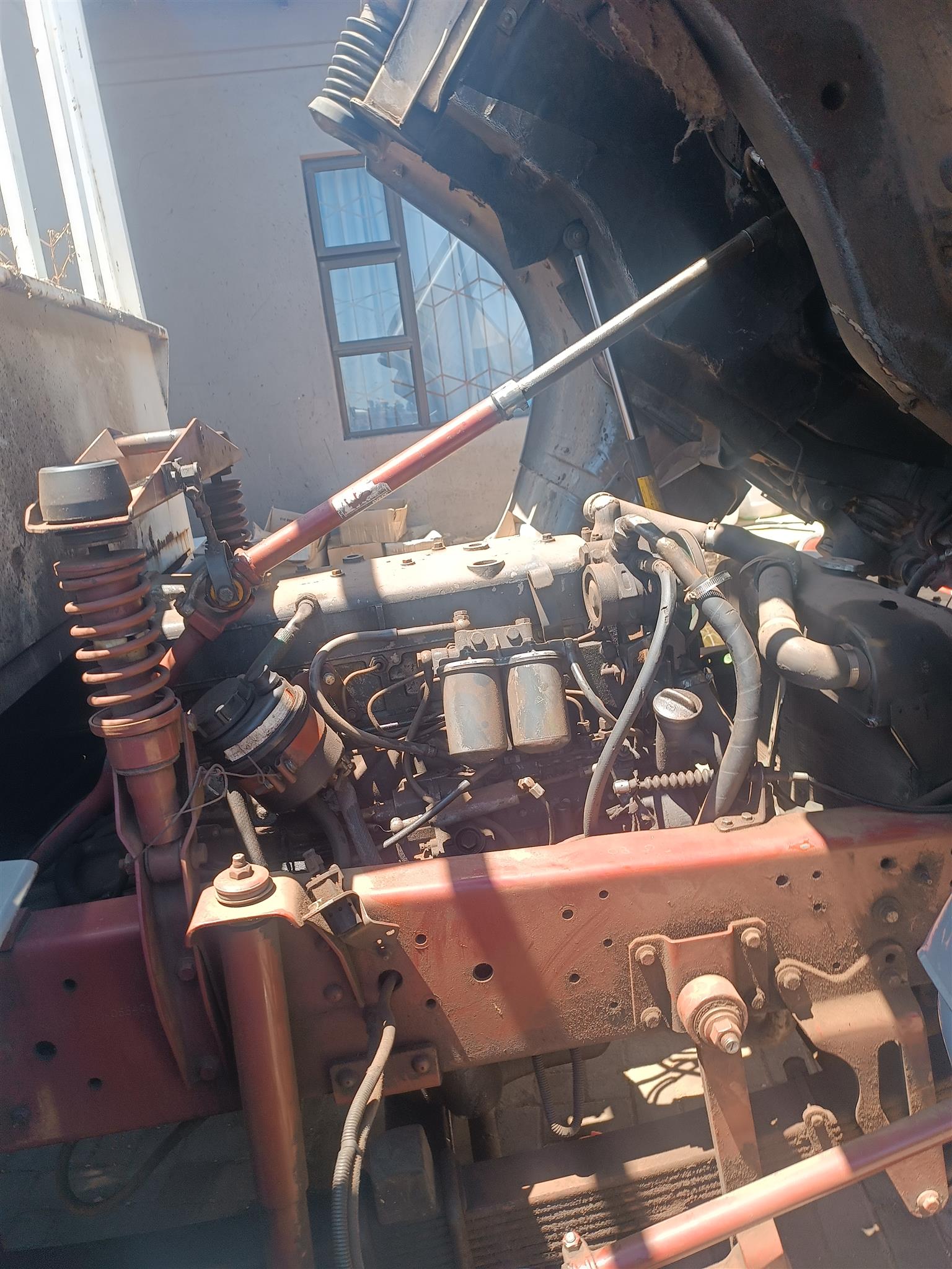 Iveco crane truck ,8 tonne truck , ADE 352 engine | Junk Mail