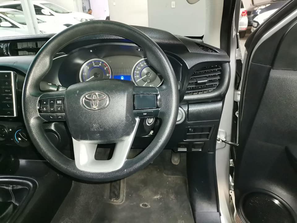 2017 Toyota Hilux 2.4 GD6 Extra Cab 4x2 Manual, Diesel, Service book ...
