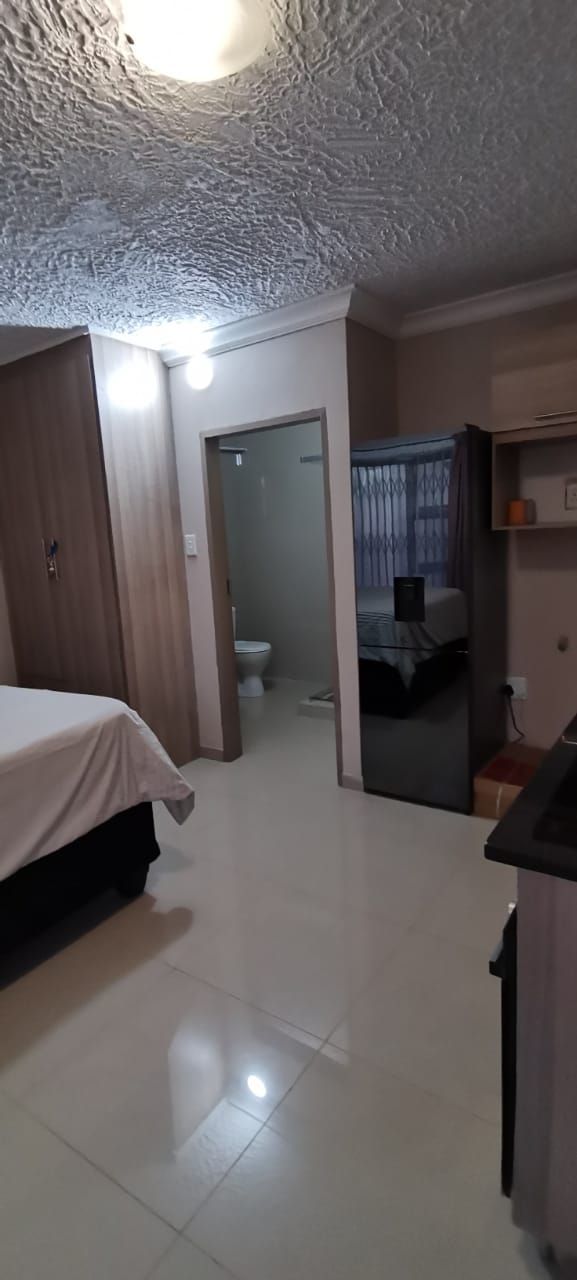 Bachelor flat available Mahube ext 3 | Junk Mail