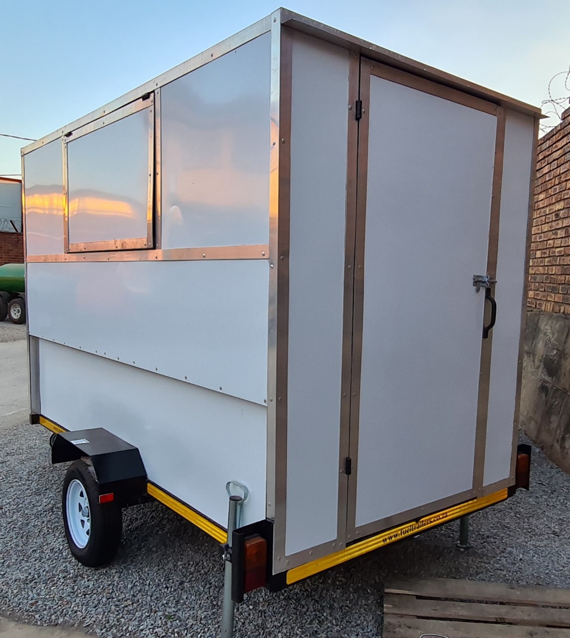 3 METER VENDOR TRAILER | Junk Mail Marketplace