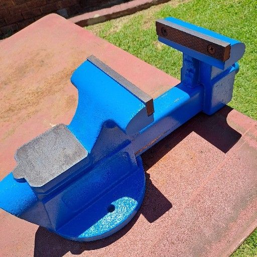 150mm Bench Vise with Pipe Jaws | Junk Mail Marketplace