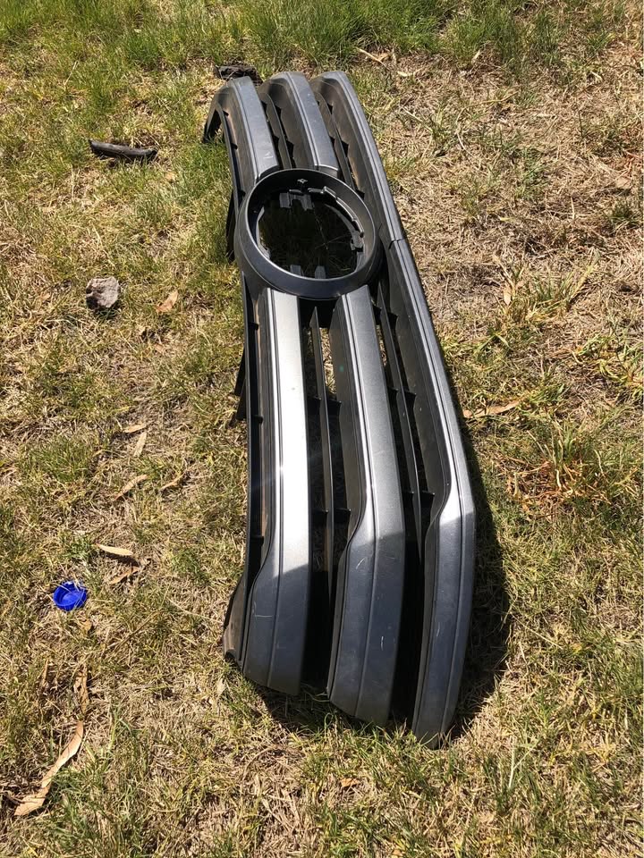 Toyota Hilux GD6 front Grill | Junk Mail Marketplace