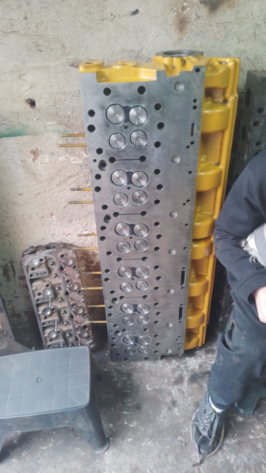 Cylinderheads for trucks | Junk Mail