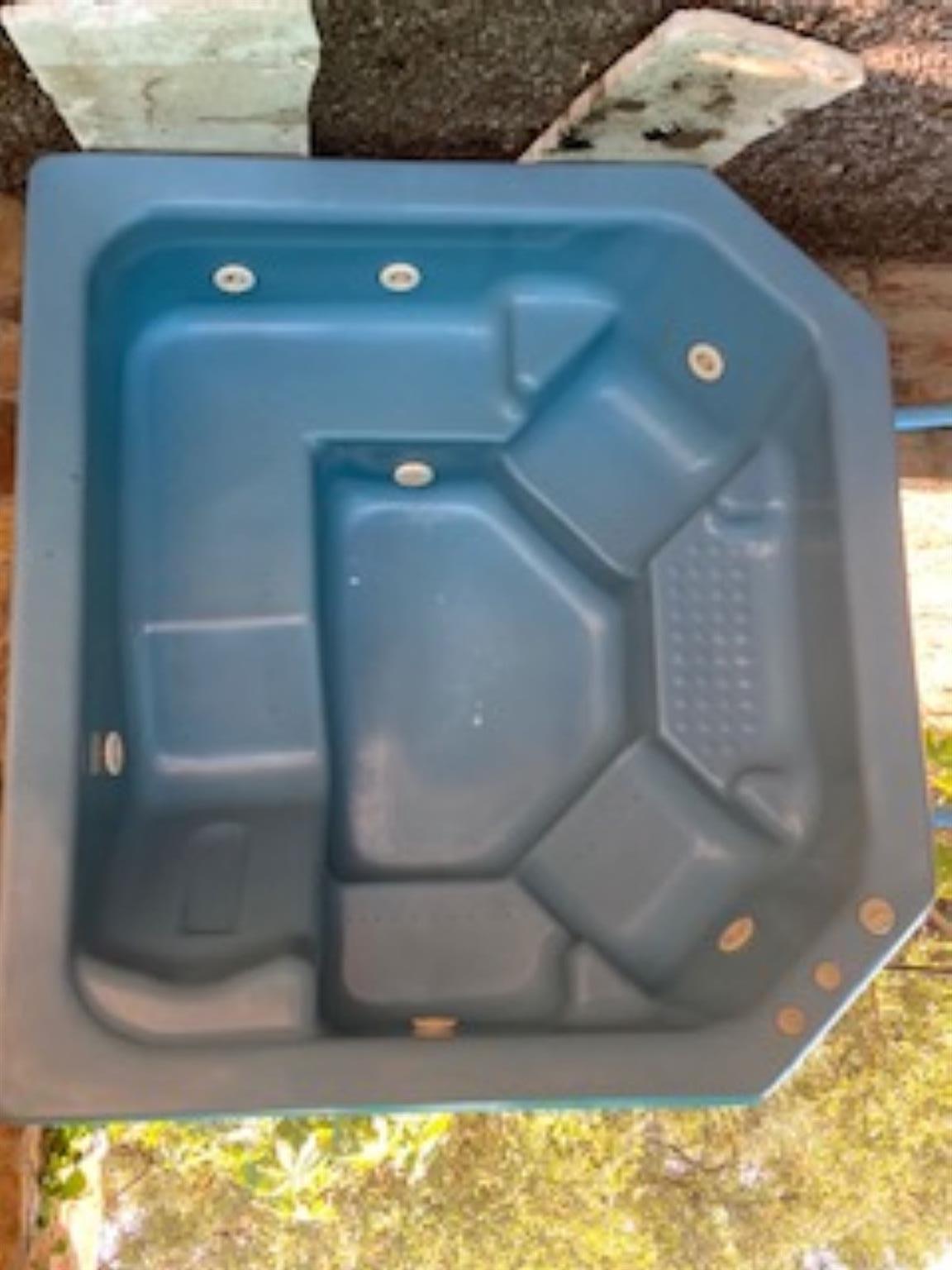 Classic 6-Seater Jacuzzi / Spa | Junk Mail
