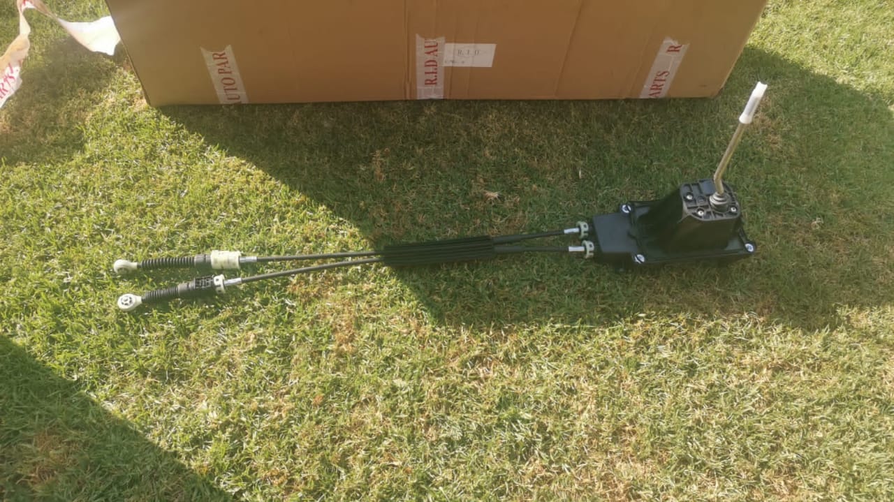 Nissan NP200 Complete gear lever with cables | Junk Mail